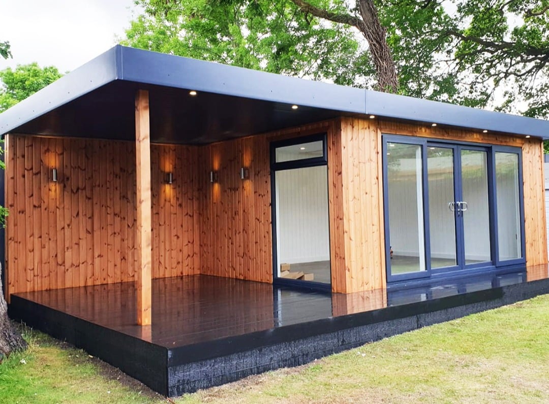 Garden Room With Veranda | Cabin Master