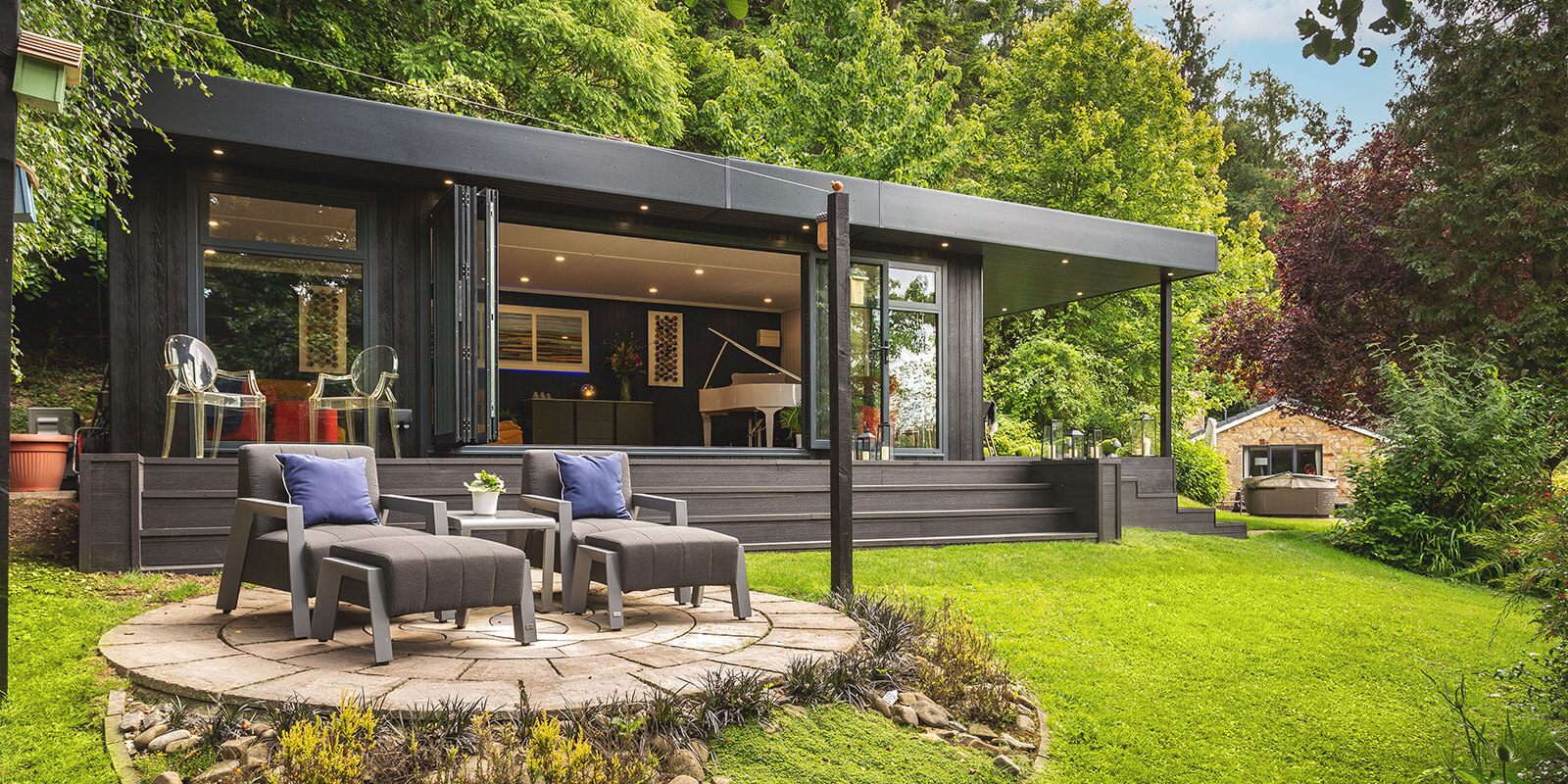 Mike's Garden Room With Veranda | Cabin Master